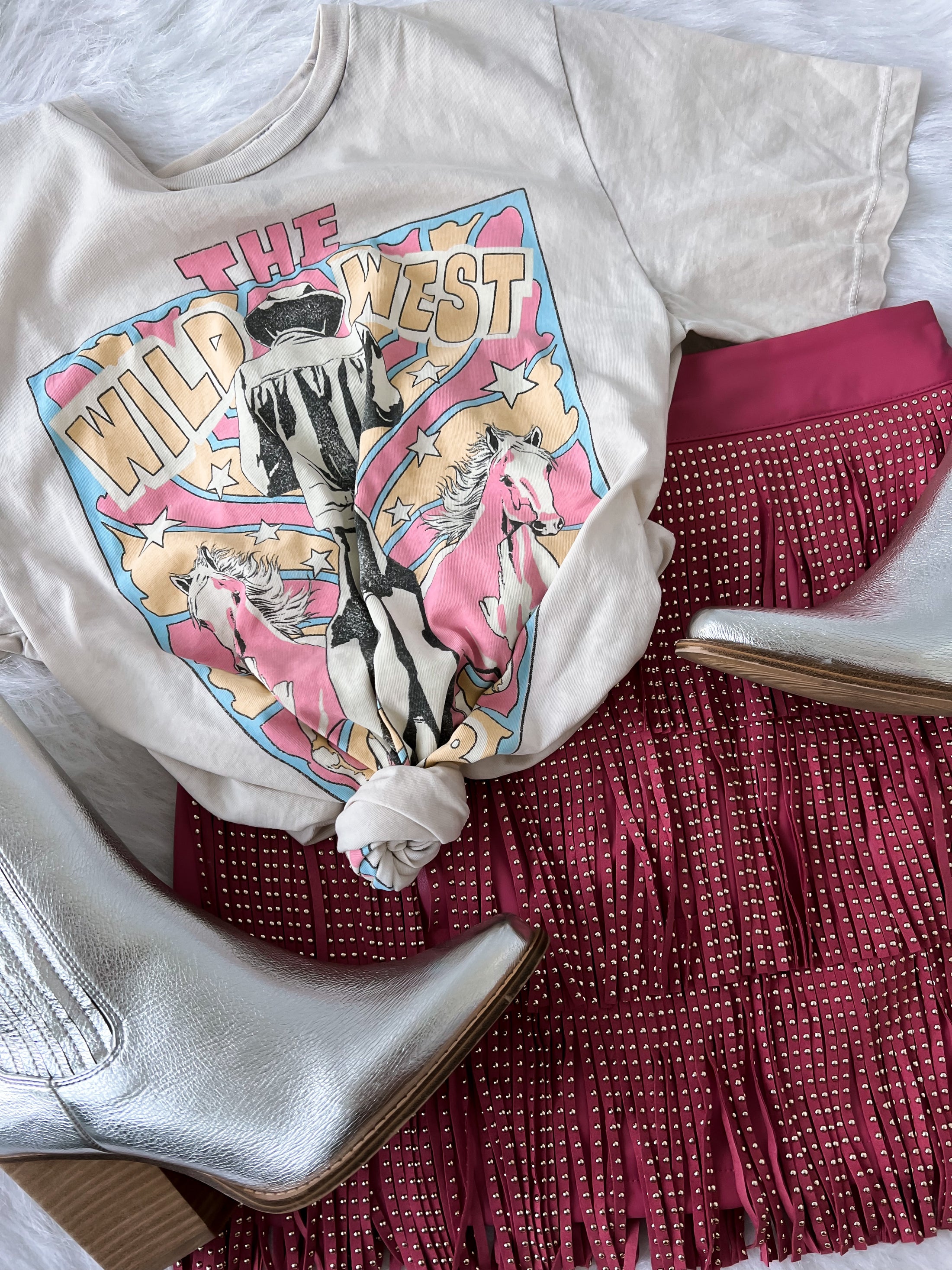 How to wear country western graphic tees – Blushing Brunette